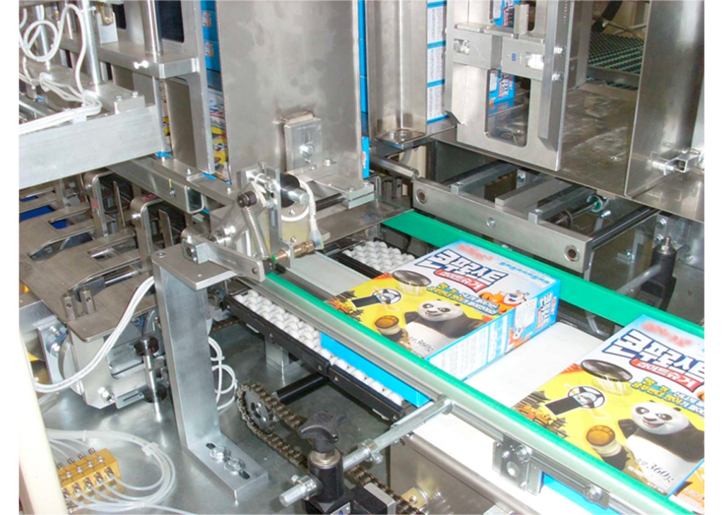 Automatic vs. manual case packers: which to choose? | Media | Zambelli ...